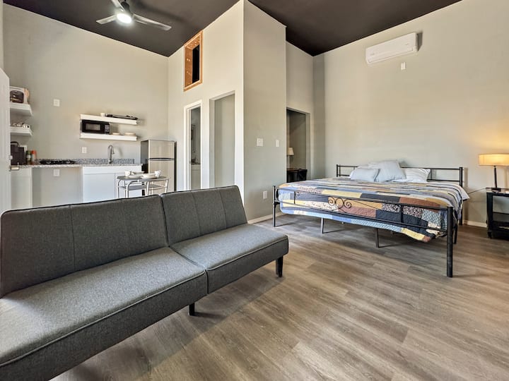 Lux & Quiet Studio Apt 5 Min From I10 Nocleanfee - El Paso, TX