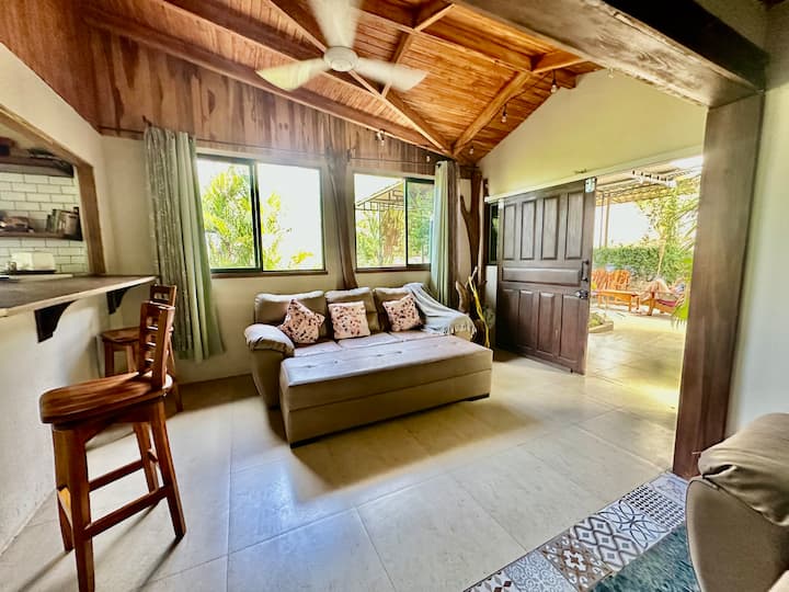 Family Escape · Ocean View + Comfort / Wifi/ Birds - Costa Rica