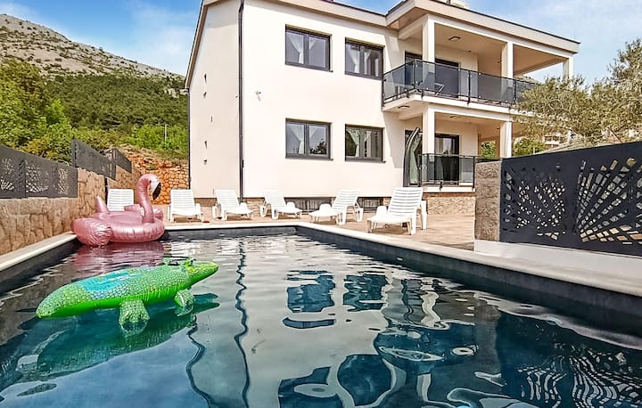 Gorgeous Apartment In Starigrad - Starigrad
