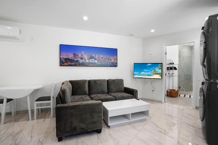 New! Private & Gated Guest House - Los Angeles, CA