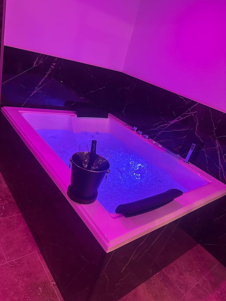 Maison • Sauna • Baignoire Balnéo - Saint-Amand-Montrond