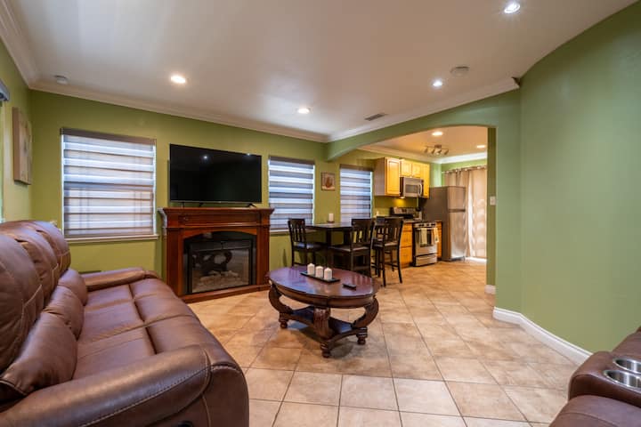 Cozy Family Home.  Near Everything! - Azusa, CA