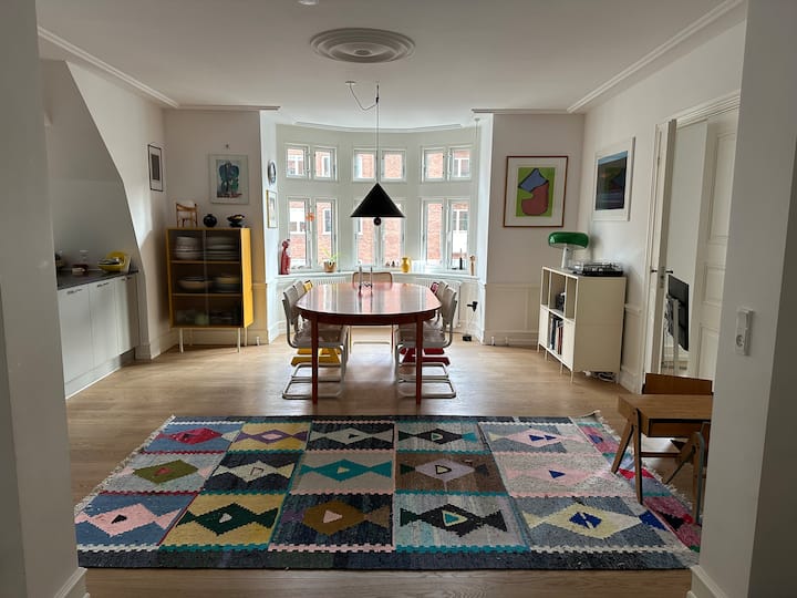Smuk, Lys Og Rumlig Lejlighed - Copenhagen