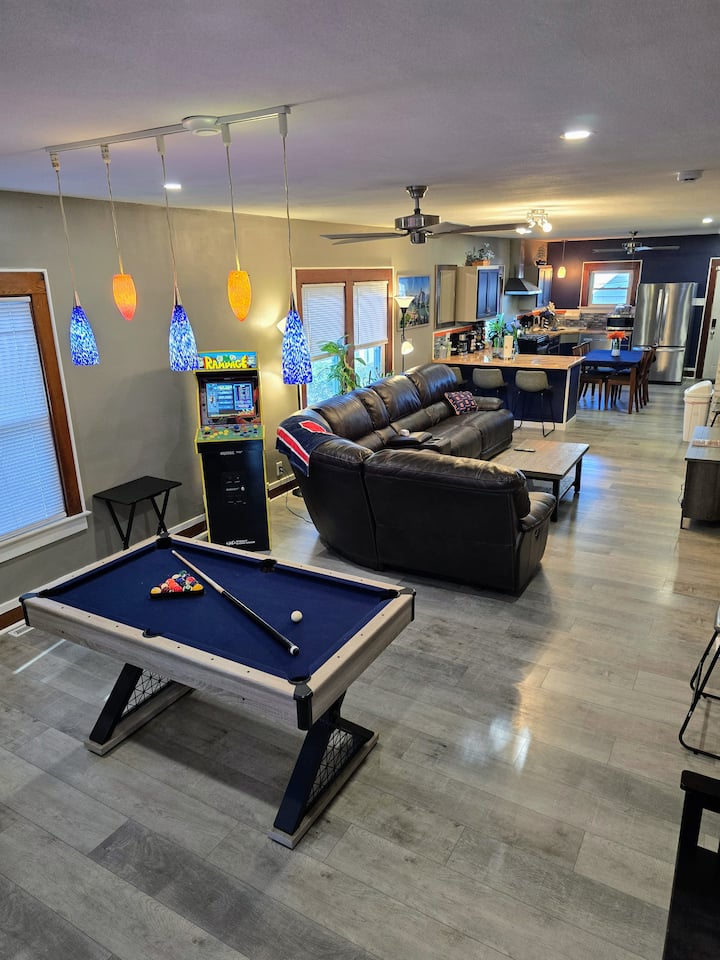 Syracusespot-pooltable/traeger /Firepit /Cornhole - Syracuse, NY