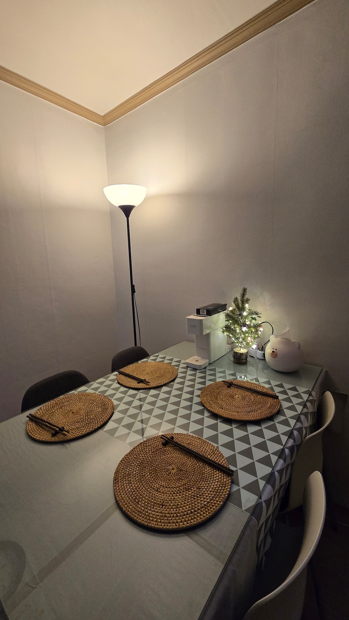 Happy day (Certified accommodation) #Gangnam Station #Sinnonhyeon ...