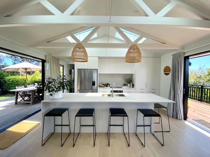Modern Coastal Oneroa - Waiheke Island