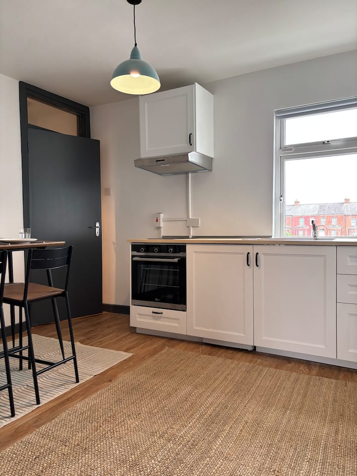 Stylish City Suite | 2 Bedrooms | Kitchen&bathroom - Portmarnock