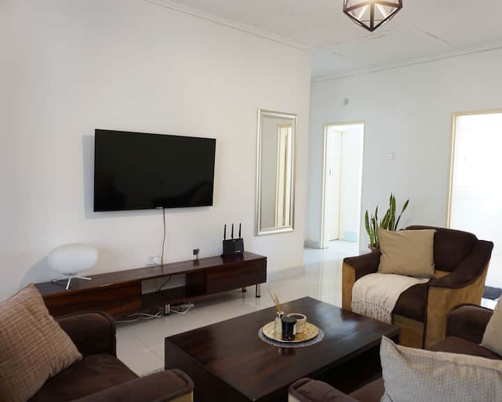 Clean & Safe | 24/7 Power + Wifi | Cec Village - Zambia