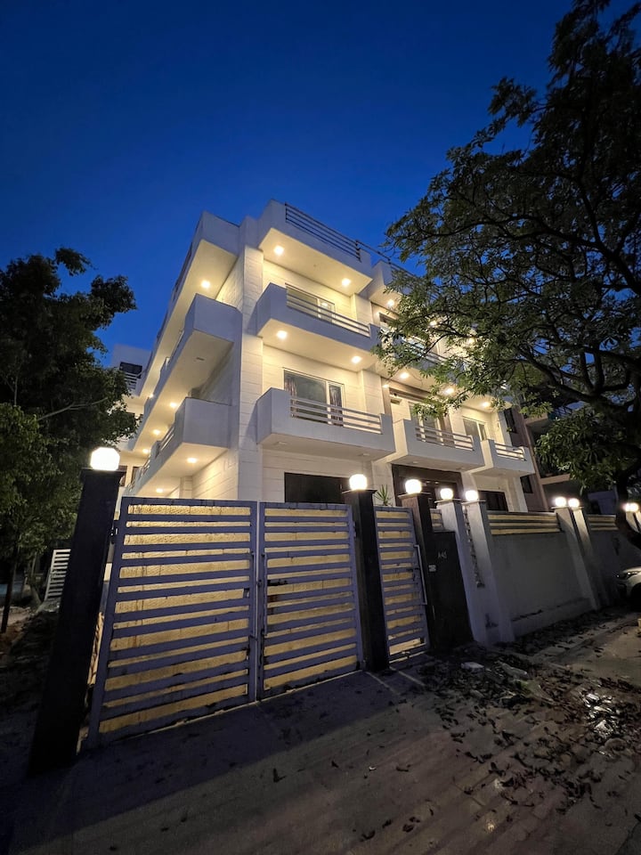 Cozy Nest In A Bungalow- Central Noida - Noida