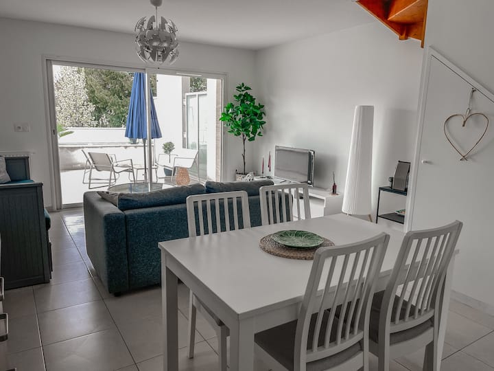 Les Plateaux - 2 Chambres - Balcon & Parking - Floirac