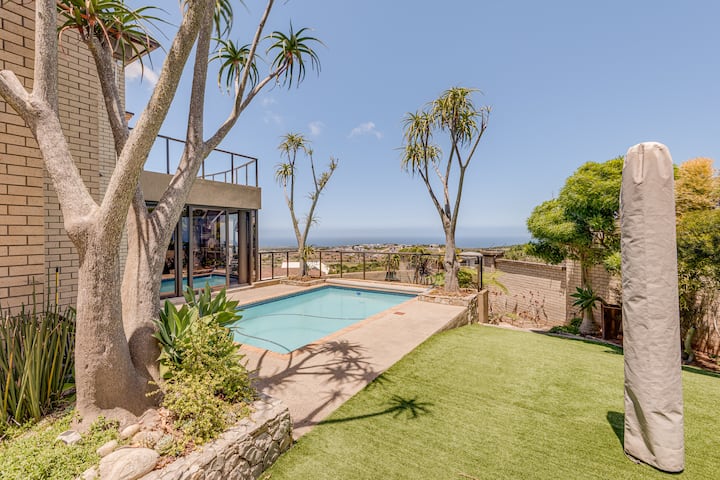 Home In Gqeberha, The Lookout : 180 Deg Sea Views - Gqeberha