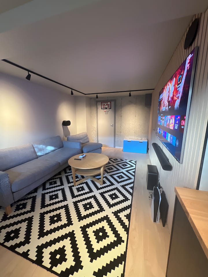 Nyoppusset Sentral, Kjellerleilighet I Sandal - Stavanger