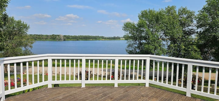 Entire 4br Lakefront House - Neepawa