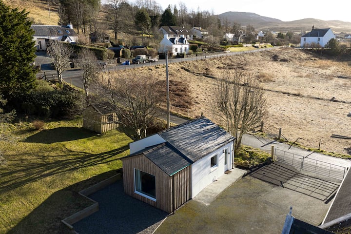 Cosy Cottage With Sea View Near Portree - Portree