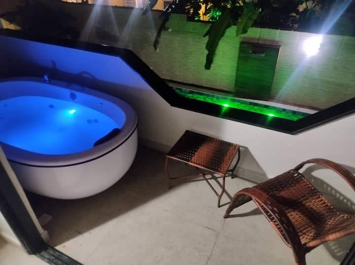 Loft C/ Jacuzzy E Piscina Completo Próximo à Praia - Caraguatatuba