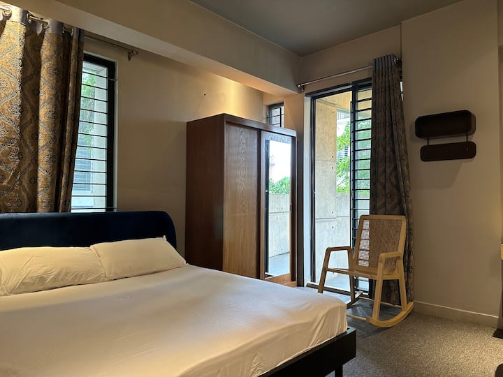 The Private Balcony Loft - 다카