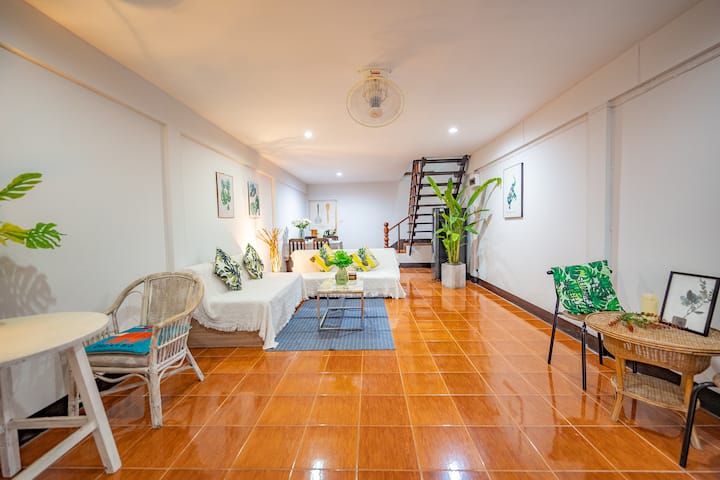 Near The Ancient City Of Tape Gate
/Good Location - Chiang Mai