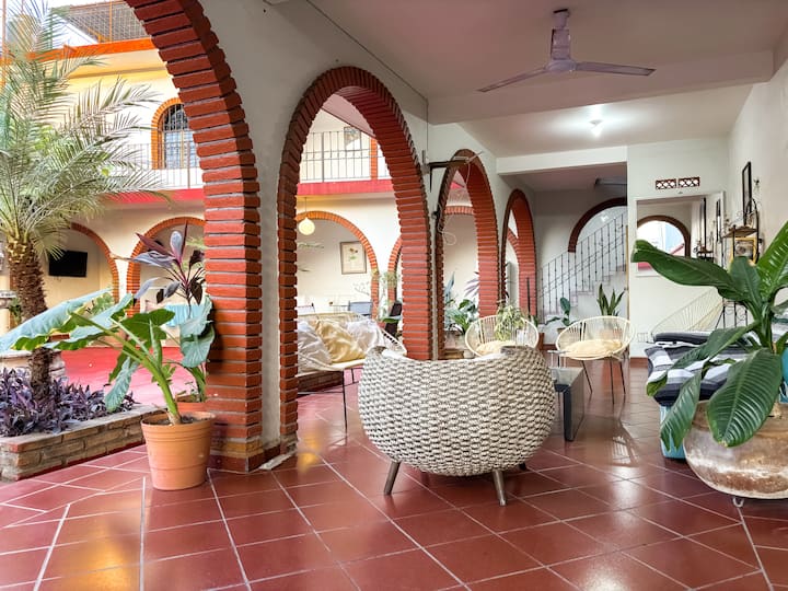Enorme Casa En Centro Histórico - Colima