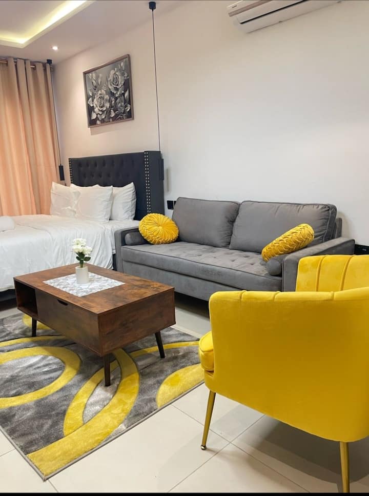 Chic And Cozy Deluxe Studio In East Legon - Accra