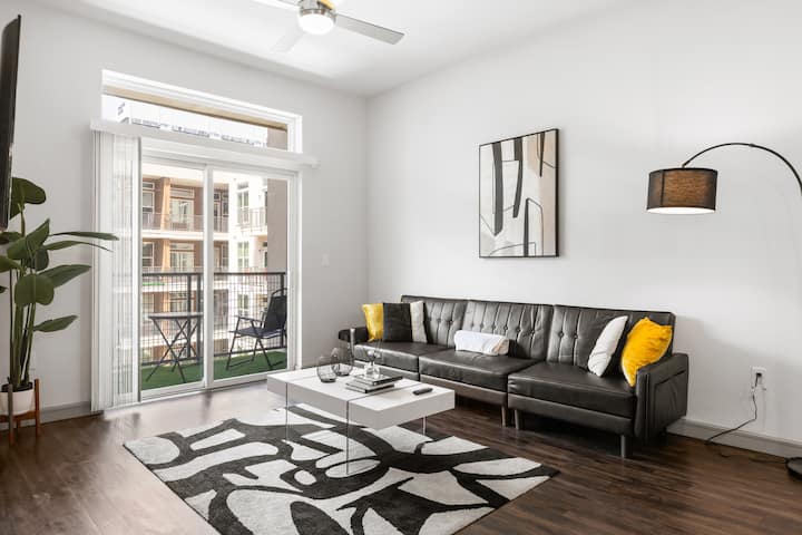 Modern King 1bd, Grand Balcony, Pool, Free Parking - Independence Heights - Houston