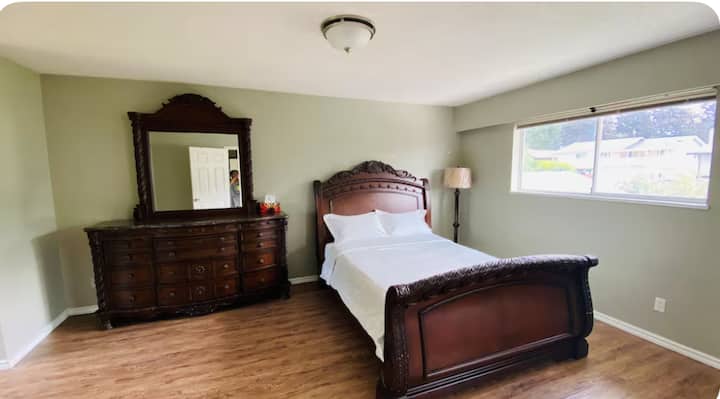 Cozy Room - Port Moody