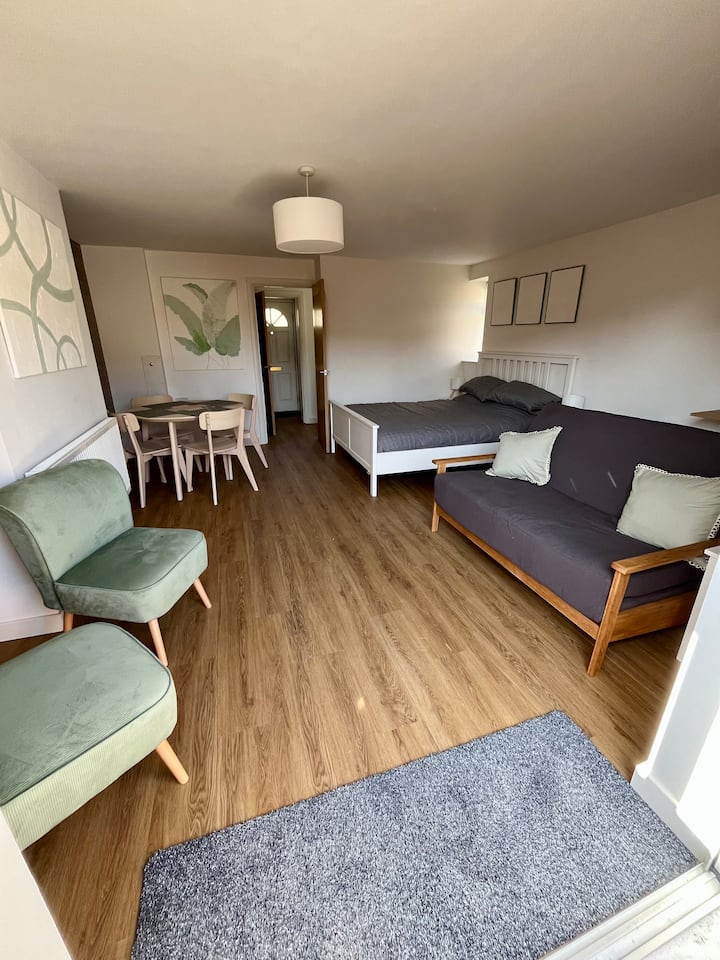 Beautiful Home In Heart Of Stamford With Parking - Stamford