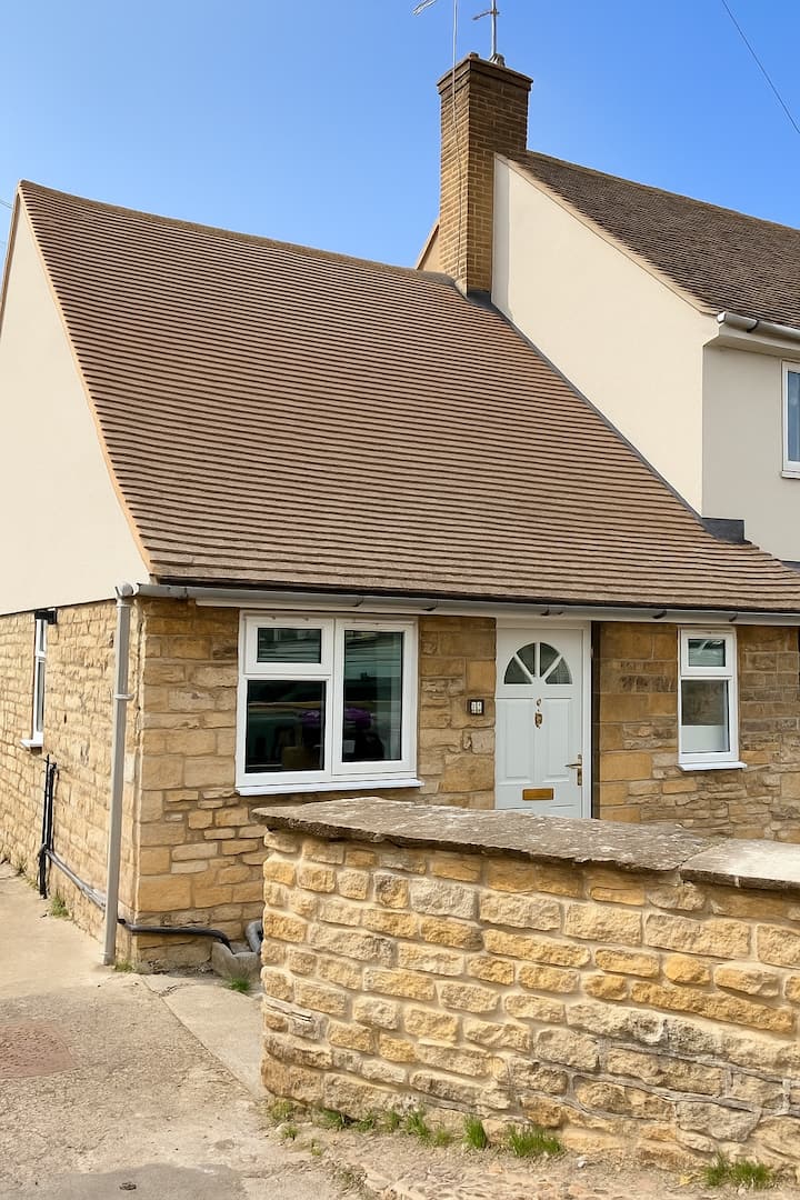 Central Stamford Cosy Home With Parking - Stamford