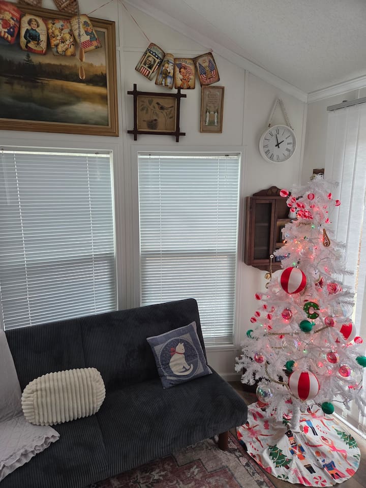 Cozy Christmas Cabin In Gouldsboro - Pocono Mountains, PA