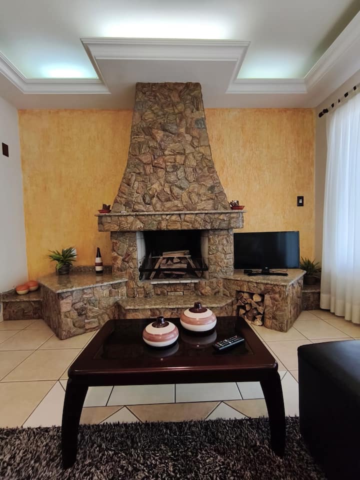 Amplo E Aconchegante Com Lareira No Centro - São Bento do Sul