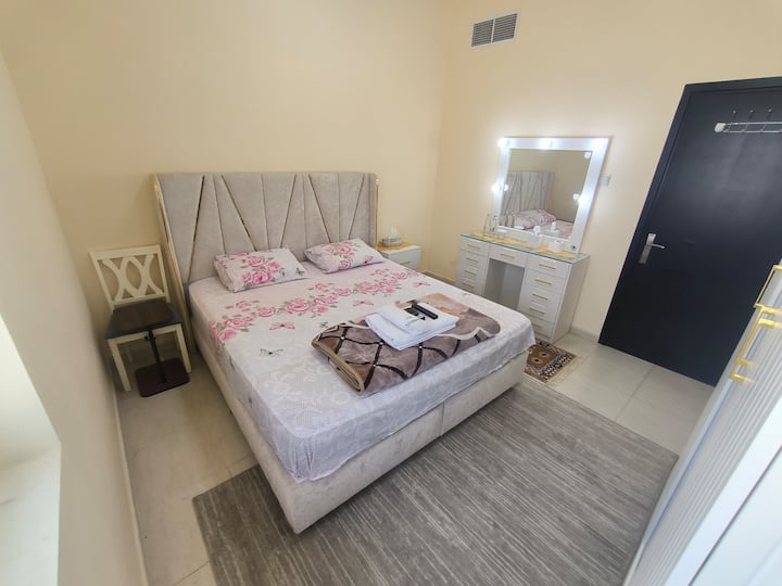 Quite, Calm Apartment - Ajmán