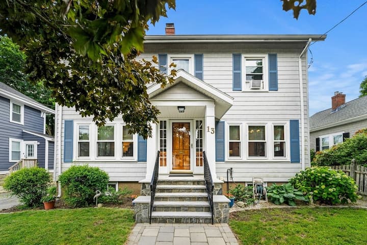 Easy Access To Golf Course, Beach, And Shops - Salem, MA
