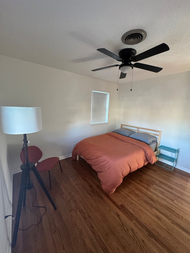 Cozy Room With Extras - Norman, OK