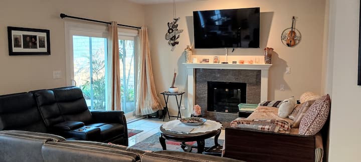 Peaceful Room In A Home - Simi Valley, CA