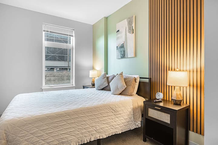 The Hunter: Comfortable • Bright • Amenities! - Roslindale - Boston