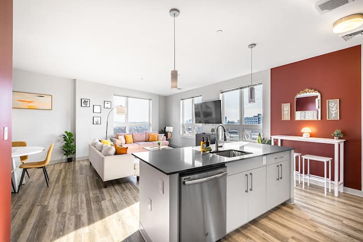 The Seacole: Glamorous • Near City • Gym • W/d - Boston, MA