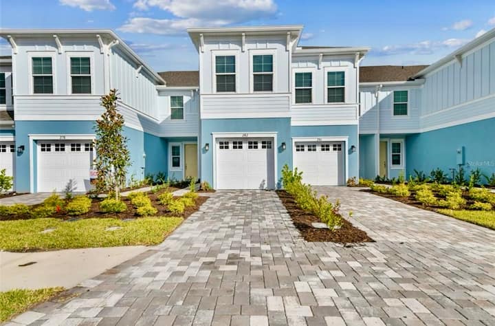 Sunny Retreat At Sienna Park: Family Gateway - Sarasota, FL