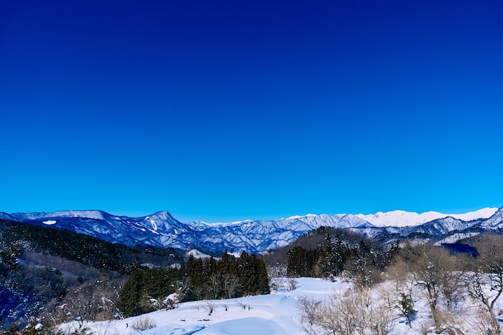 【新築】谷川連峰を望む天空の隠れ里|自然素材の一日一組限定コテージ - Numata