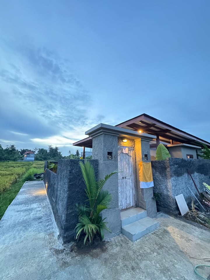 Dihka House Ditengah Persawahan - Bali