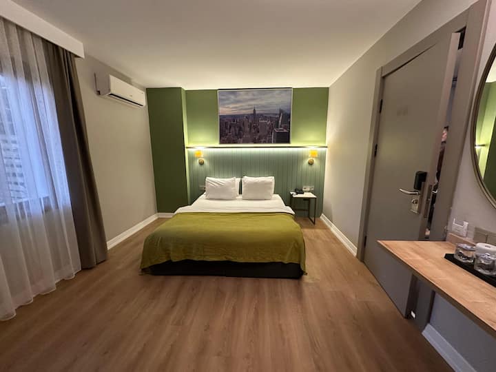 Bu Odayı Tutarsan Bugün Mutlu Olacaksın, Yarında - Ankara