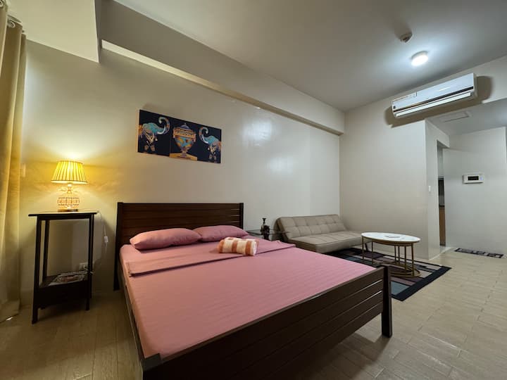 Near Naia3, Resorts World, Marriot, Savoy, Belmont - Pasay