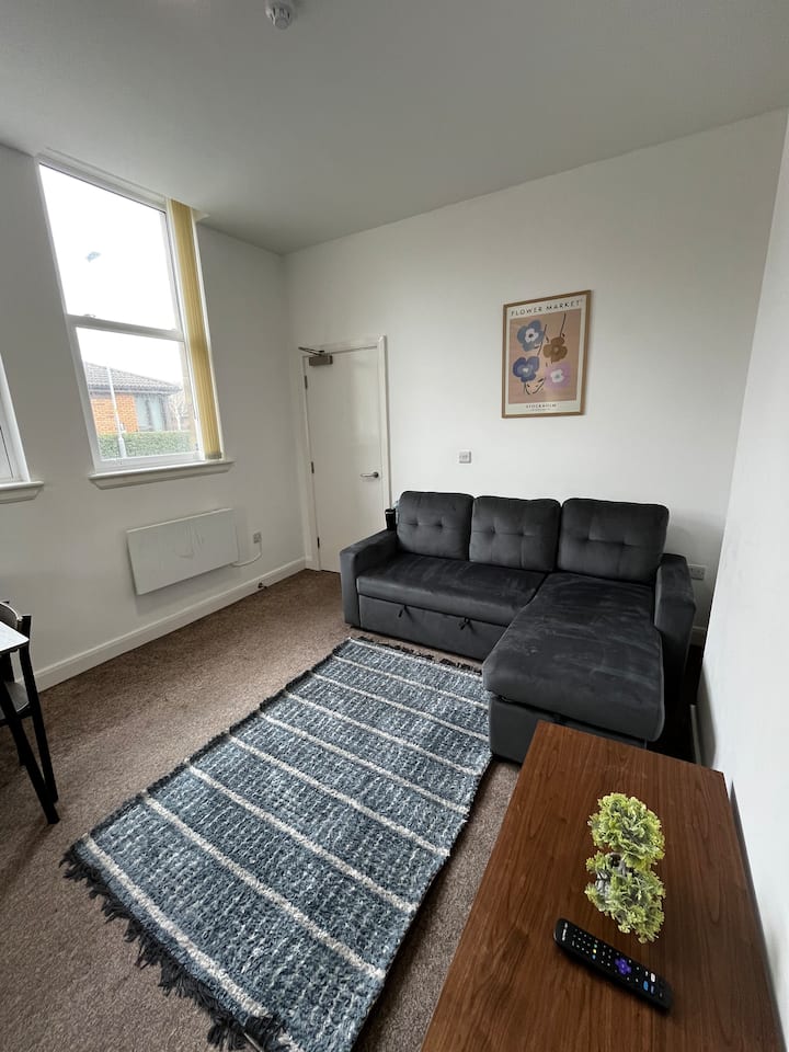Spacious 1-bed In Failsworth - Free Wifi & Parking - Manchester
