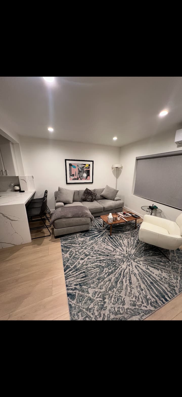 Chill, Modern Pad In Culver City - Culver City