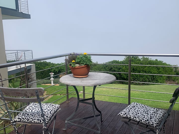 Gorgeous 2 Bed  Newly Renovated Accom In Estate - Mossel Bay