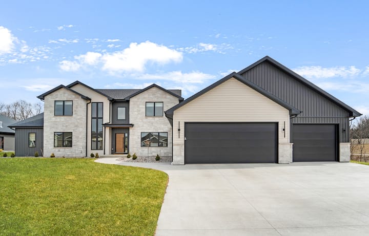 Eaa Booking - Greenville, WI