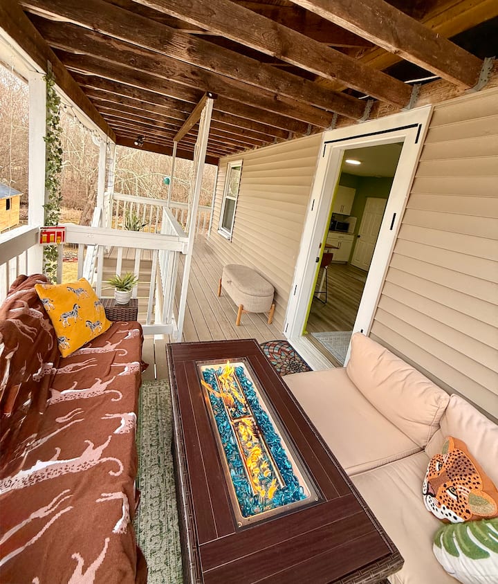 Family-friendly 5-br Cozy Webster Home W/ Balcony - Lake Chaubunagungamaug, MA