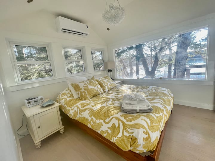 Nehemiahs Nest: Healing Cape Cod Pond View Cottage - Dennis, MA