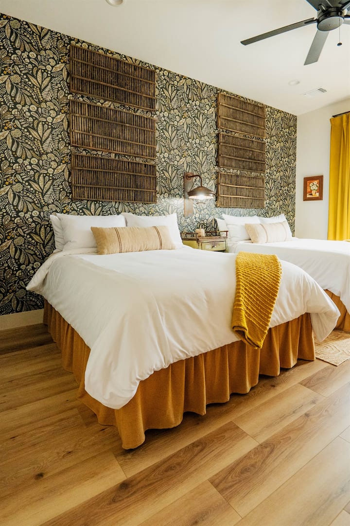 Lazy Spur Suite At Gaines Ranch On The Square - Wimberley, TX