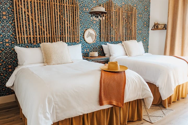 Corral Suite | 2 Queens On Wimberley Square - Wimberley, TX