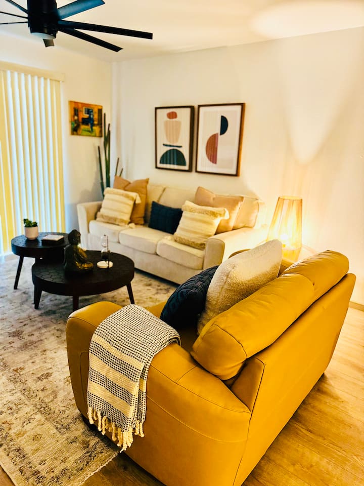 The Hipster In Btx -
Adults Only - Gladys Porter Zoo, Brownsville