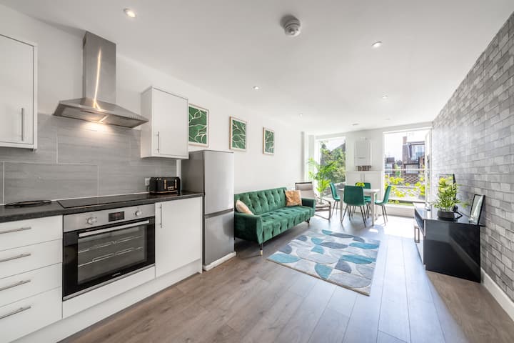 Free Parking,top Location, Shops - Harrow